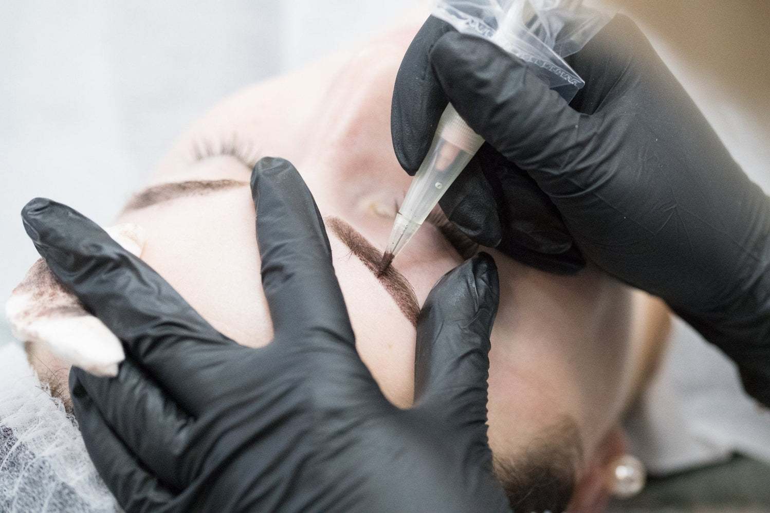 Powder Brows: Der Ultimative Leitfaden für Perfekte und Natürliche Aug